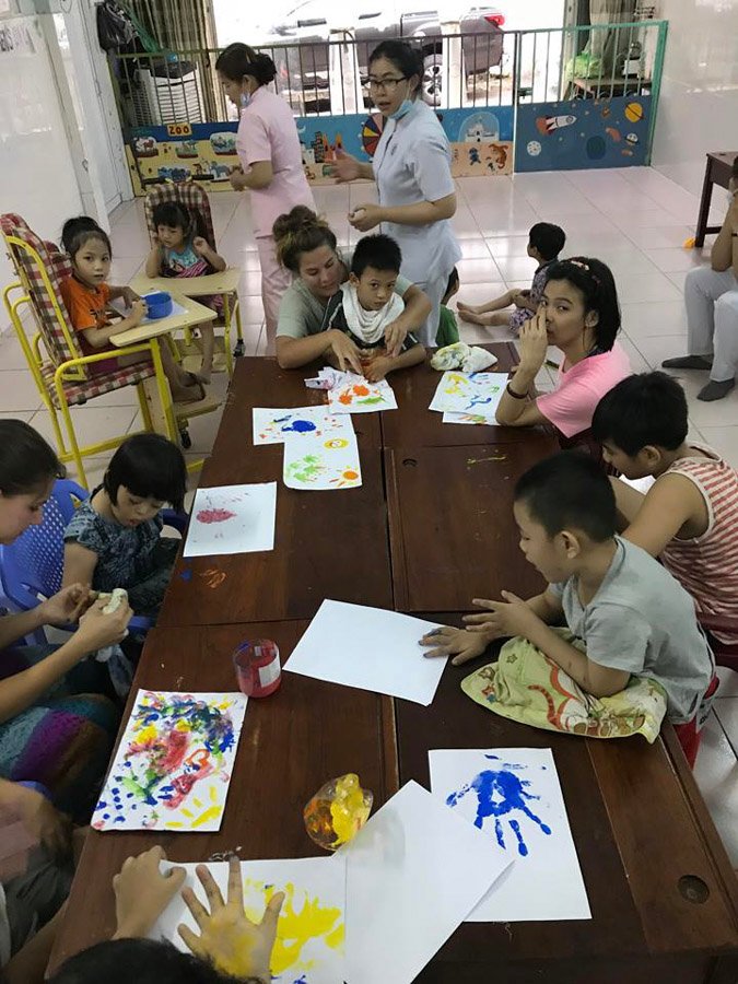 Painting class - Volunteer Overseas with IVI